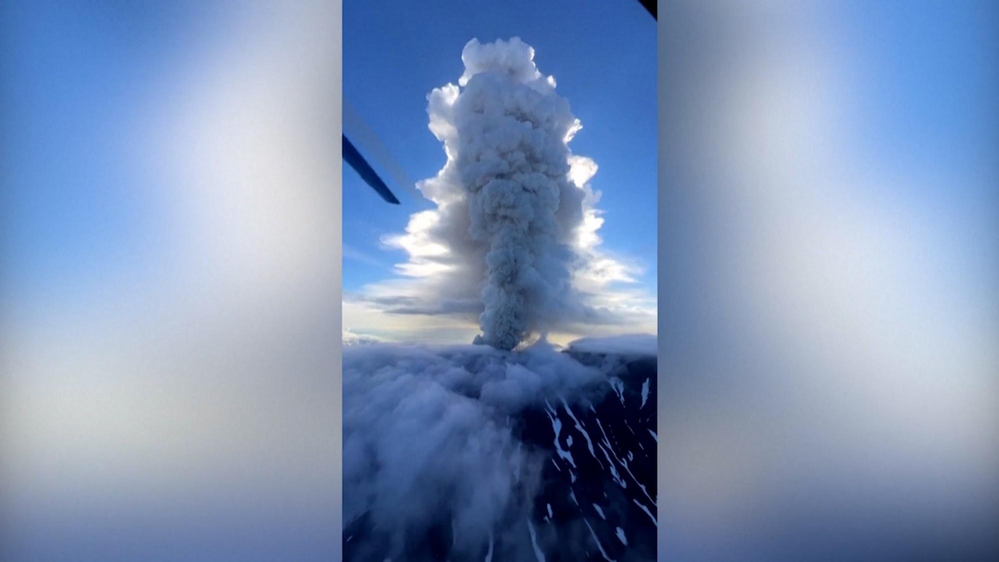 Erstmals seit fast 500 Jahren: Vulkan wieder aktiv - Videos | stol.it