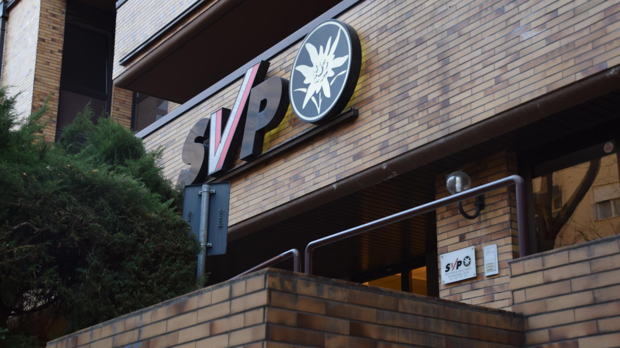 SVP hat ihren Sitz an Unternehmer Hans Krapf verkauft - Politik | stol.it