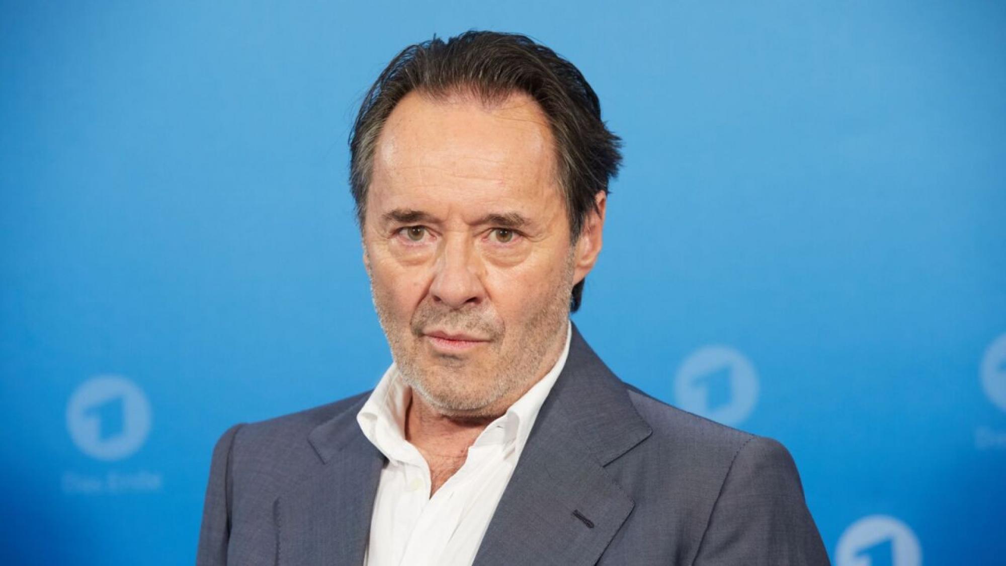 Er war Commissario Brunetti: Uwe Kockisch (81) tot - Chronik | stol.it