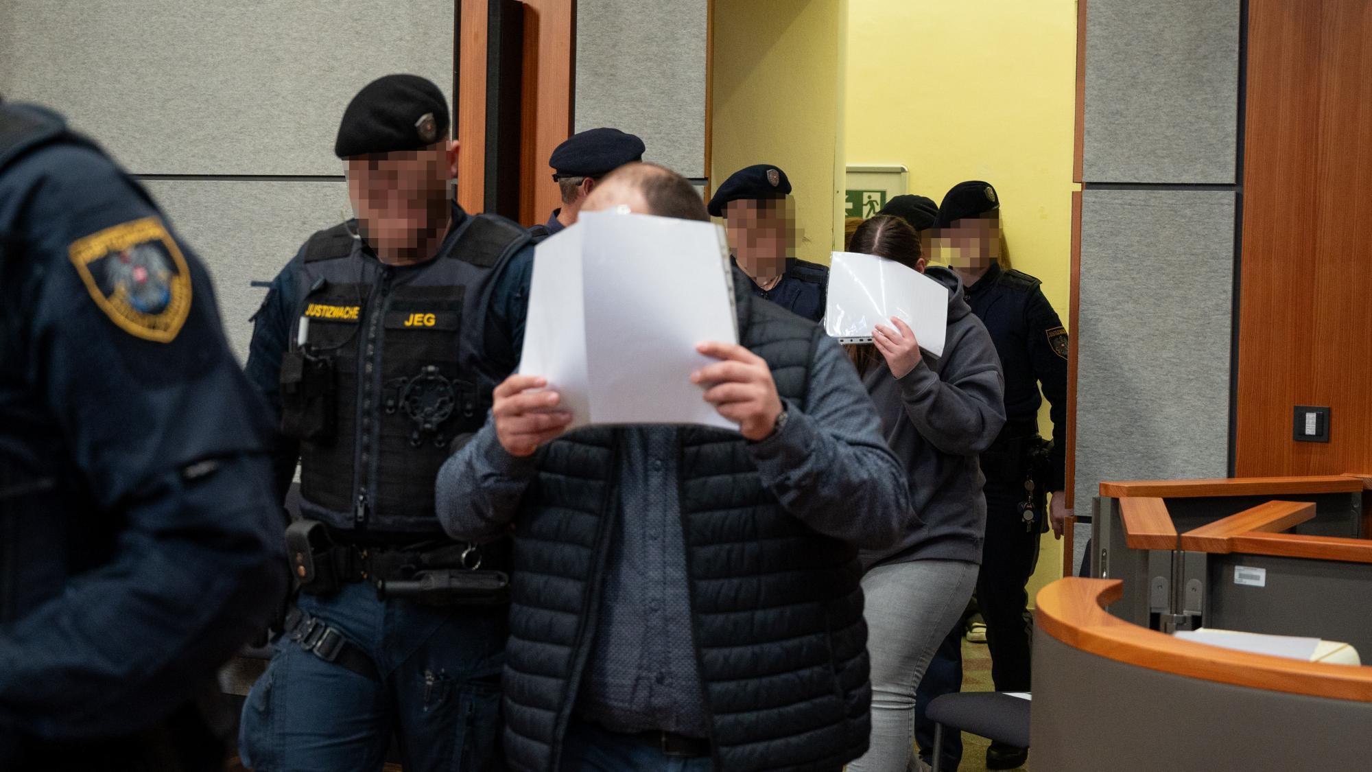 Elias musste Höllenqualen erleiden: Lebenslange Haft für Eltern ...