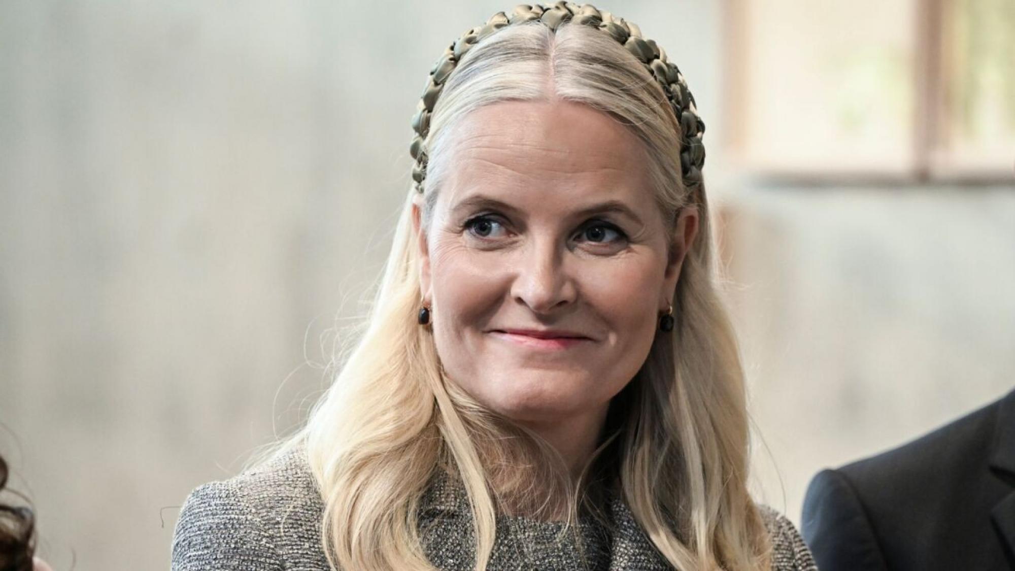Mette-Marit entschuldigt sich für Freundschaft mit Epstein - Chronik ...