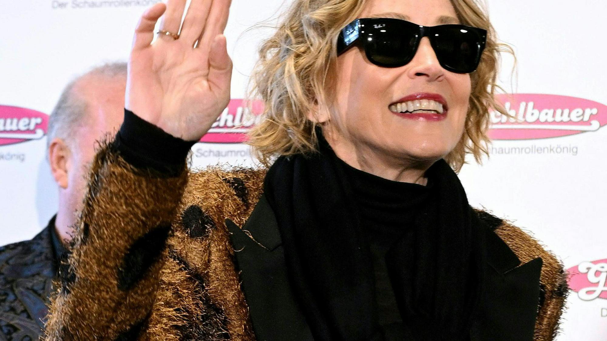 Sharon Stone bringt Hollywood-Glamour in kleines österreichisches Dorf ...