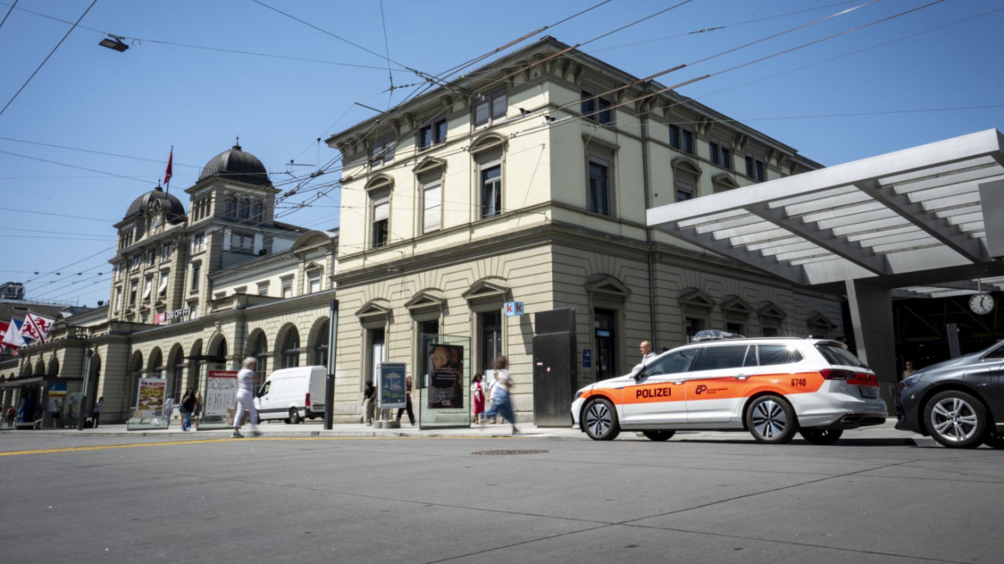 Messerattacke in der Schweiz: Drei Verletzte - Politik | stol.it