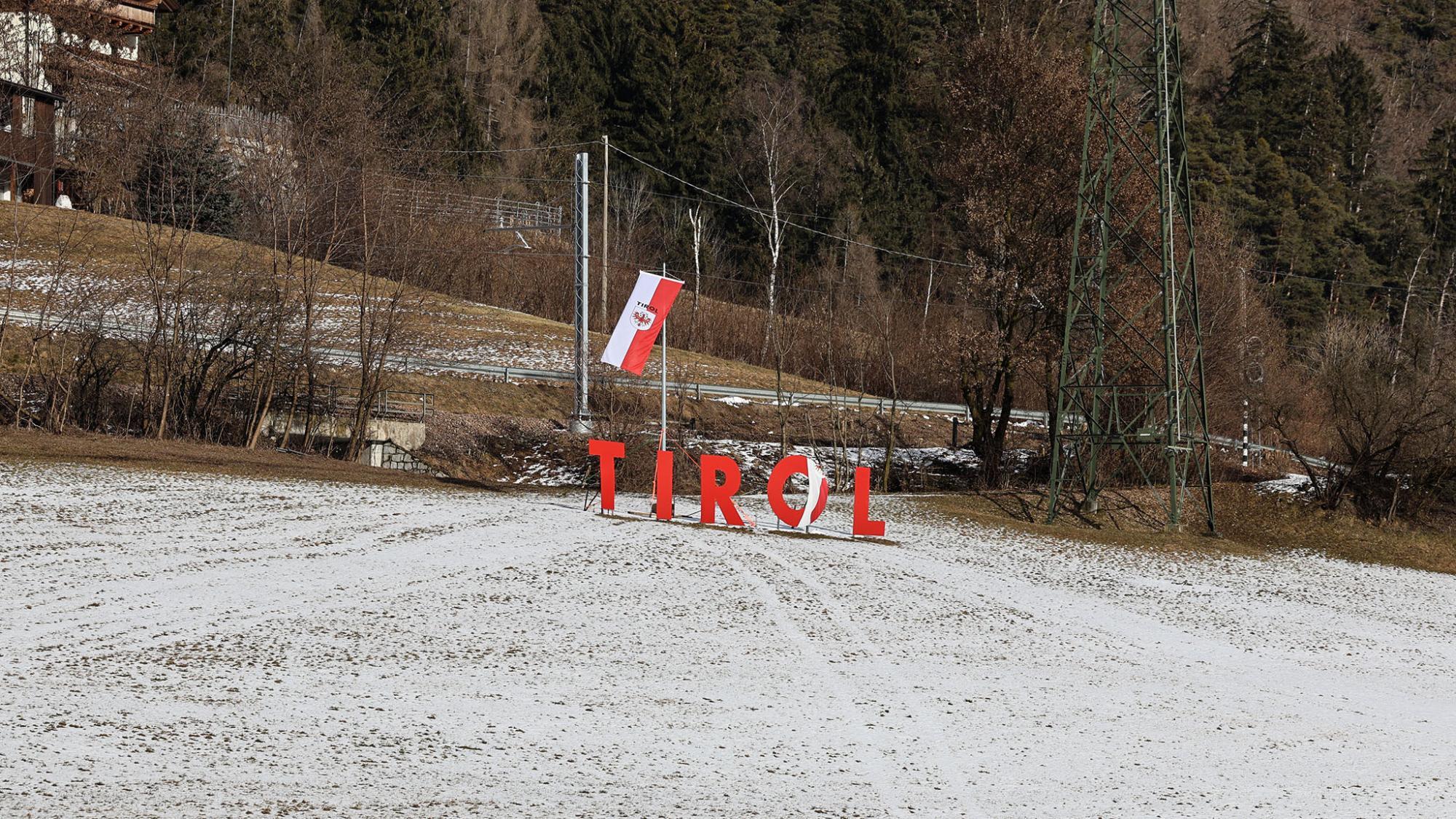 „Tirol“-Schriftzug in Vintl: Entscheidung vertagt - Chronik | stol.it