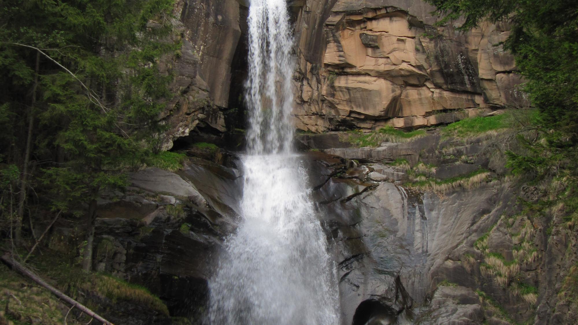 Barbian: Person stürzt in Wasserfall - Chronik | stol.it
