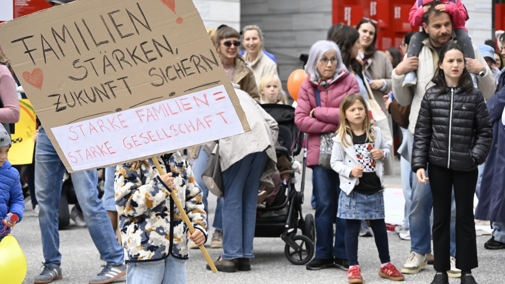 Elki-Netzwerk verteidigt Familiendemo: „Sorgearbeit wird als ...
