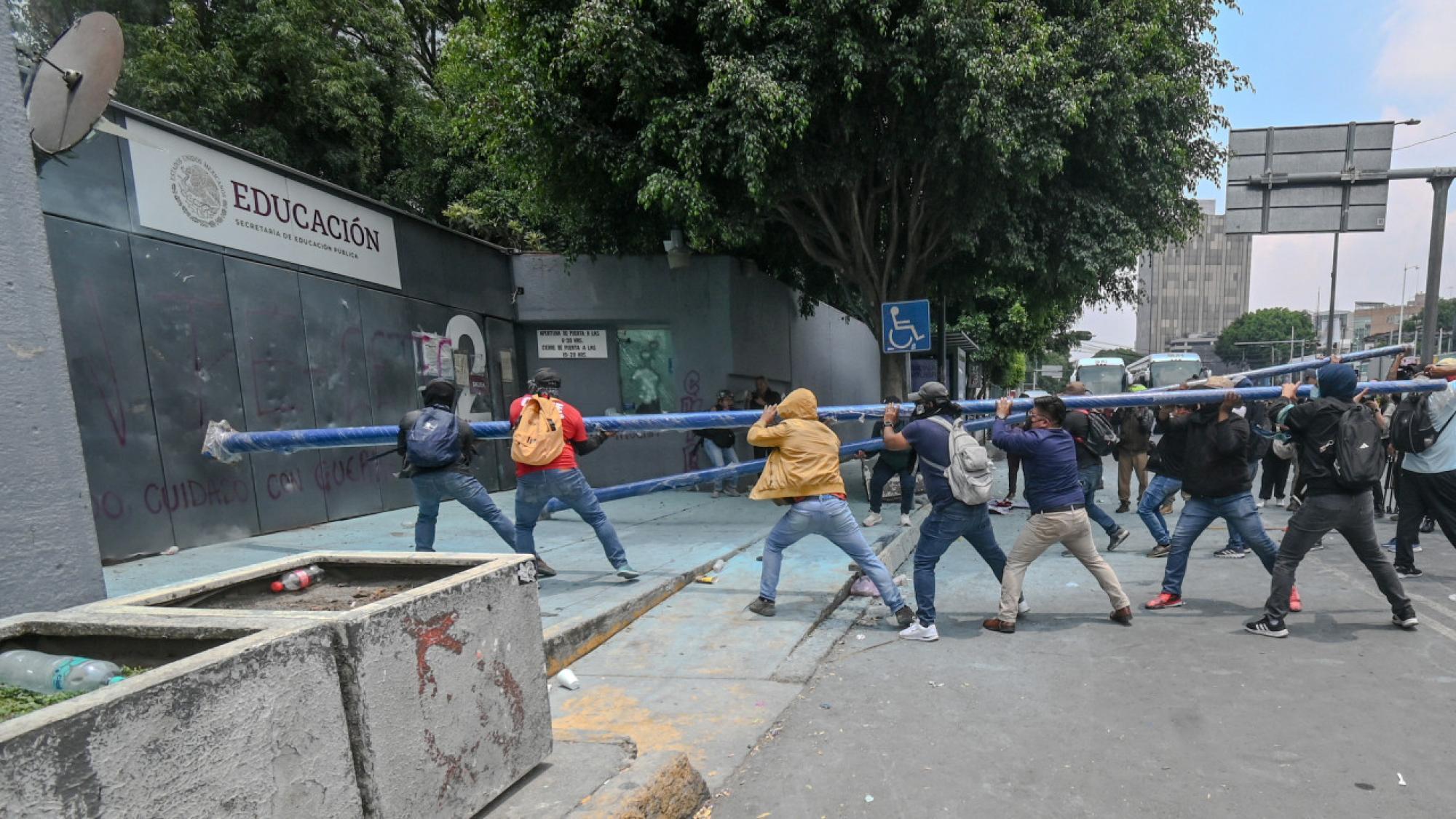Lehrerproteste in Mexiko eskaliert - Politik | stol.it