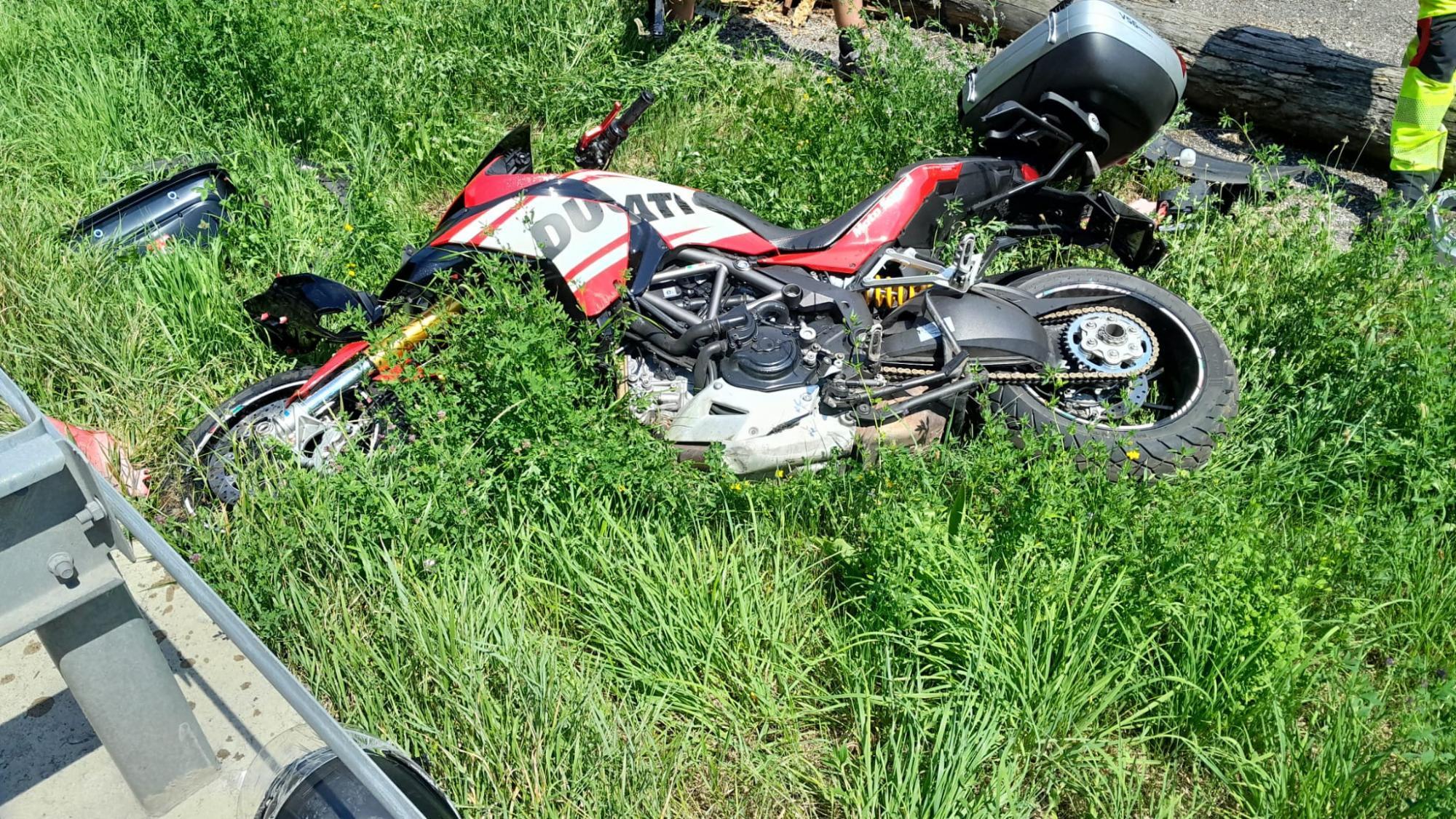 Atzwang: Motorrad kollidiert mit Pkw – Einheimischer schwer verletzt ...