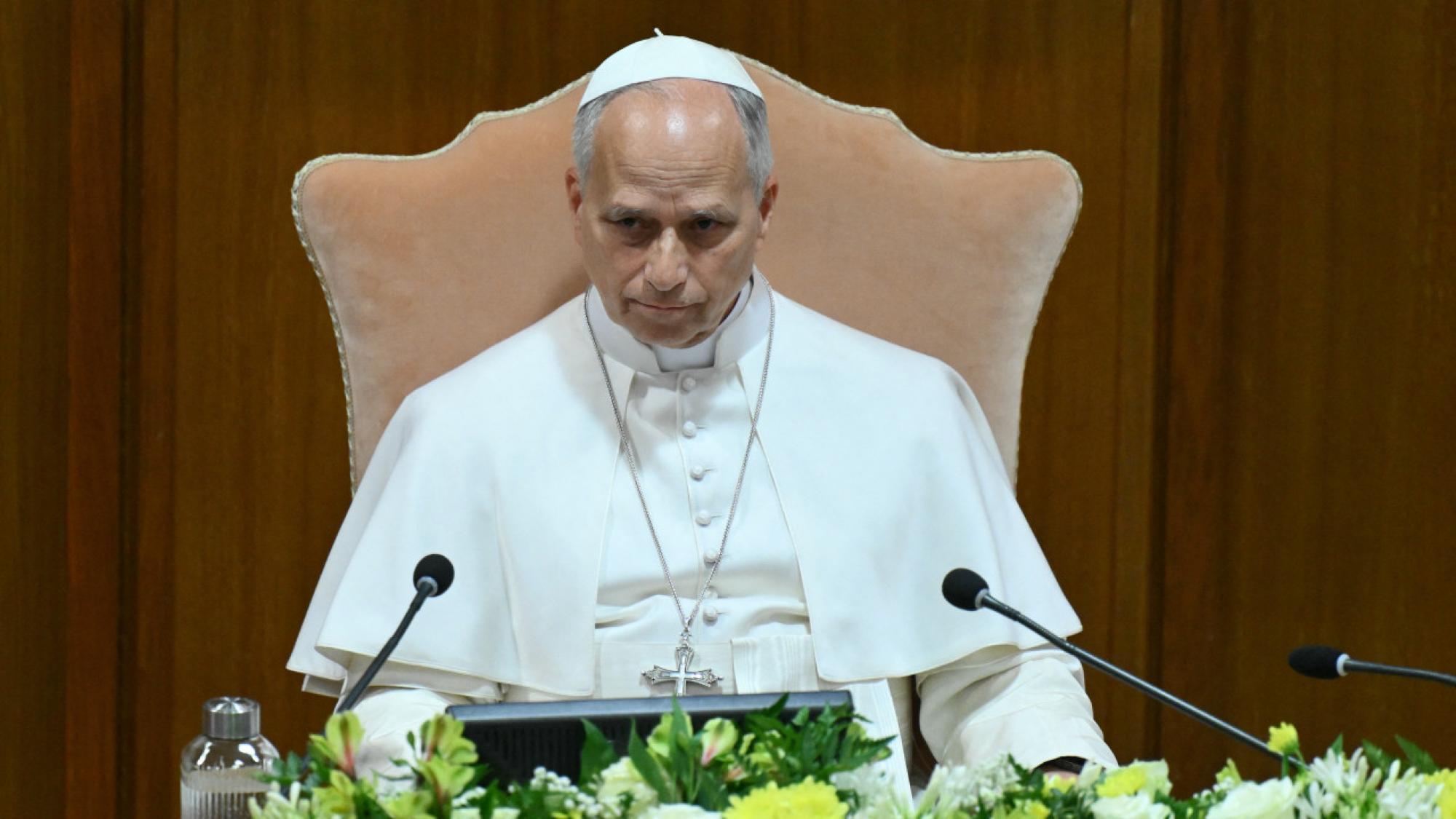 Papst kann wegen Flugzeug-Problemen nicht abheben - Chronik | stol.it