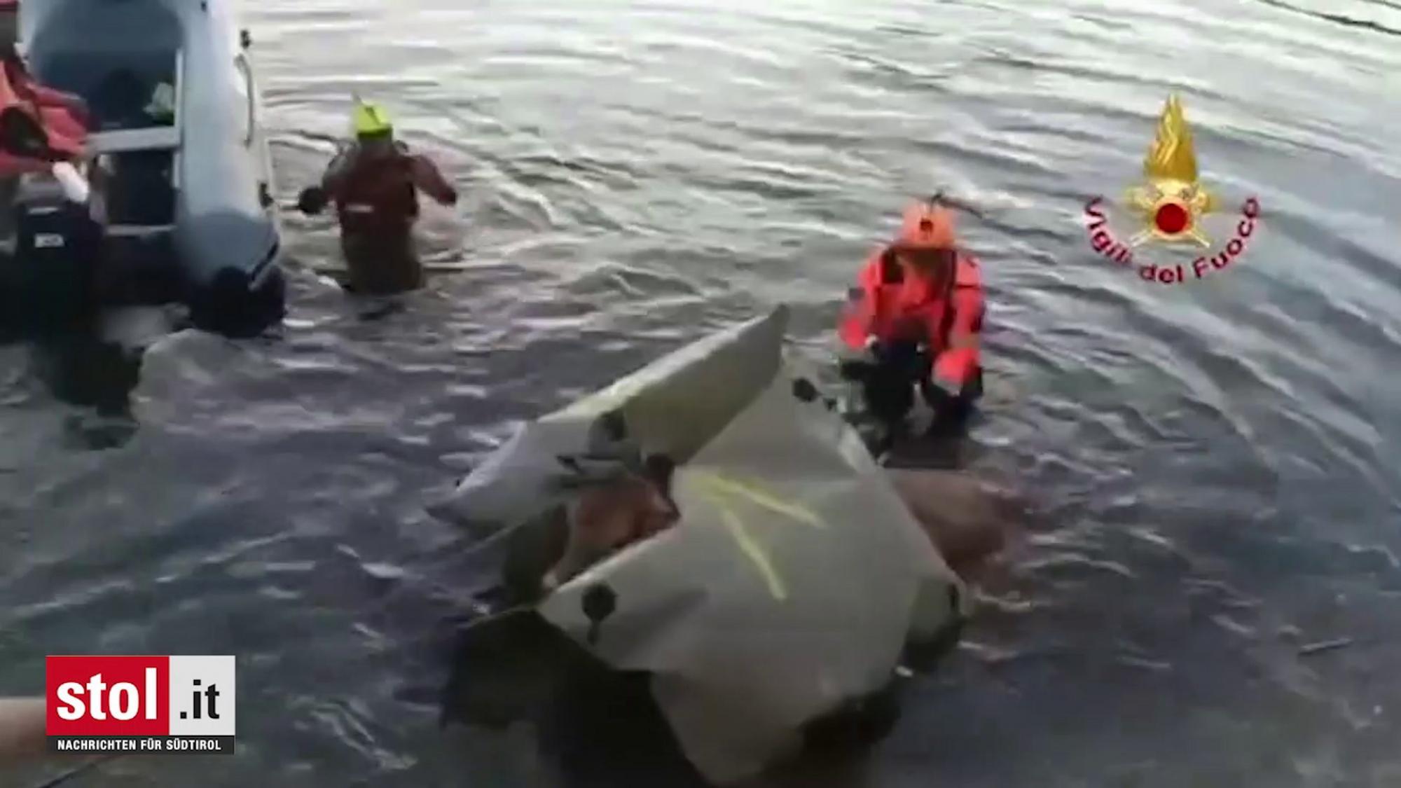 Mit XXL-Luftkissen: Feuerwehr rettet Kuh vor dem Ertrinken - Videos ...