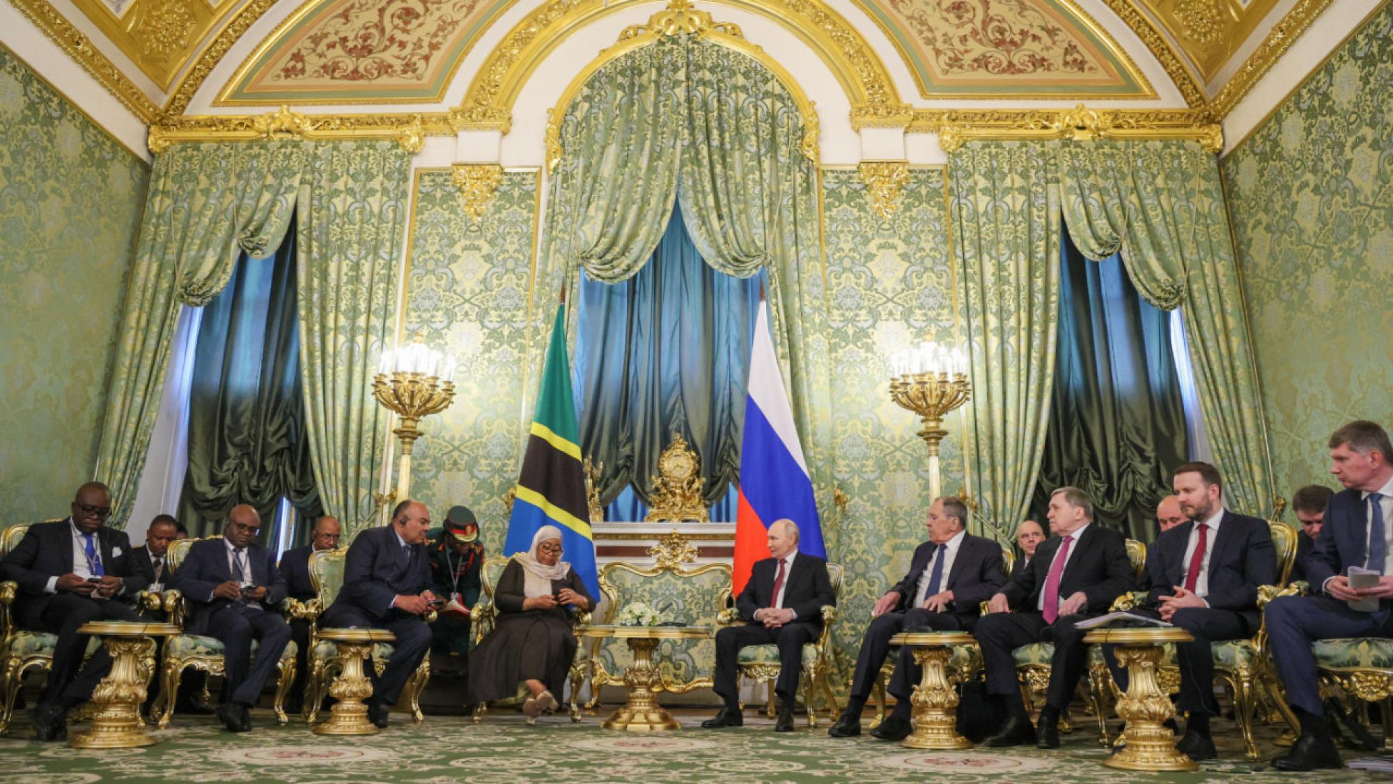 Putin trifft Journalisten bei Wirtschaftsforum - Politik | stol.it