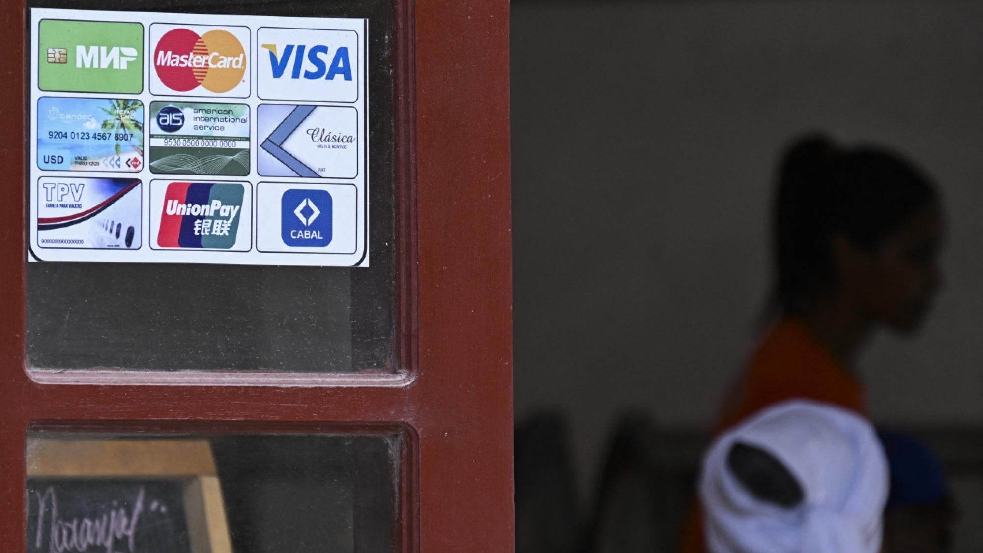 Visa und Mastercard stoppen Zahlungen auf Kuba - Politik | stol.it
