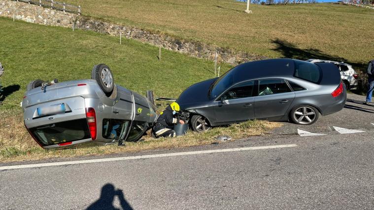 Aufsehenerregender Unfall am Ritten – 3 Personen verletzt