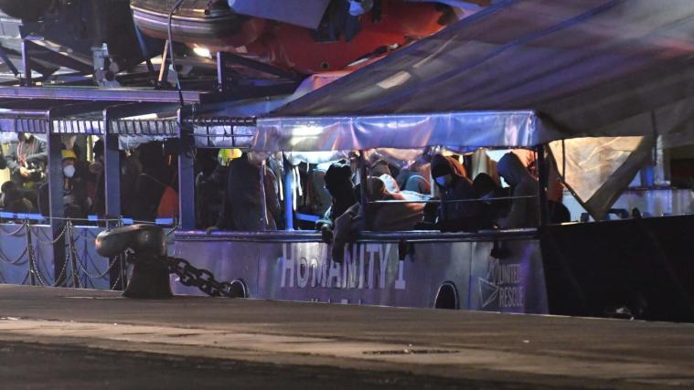 Humanity 1 in Catania: 155 Flüchtlinge an Land gebracht