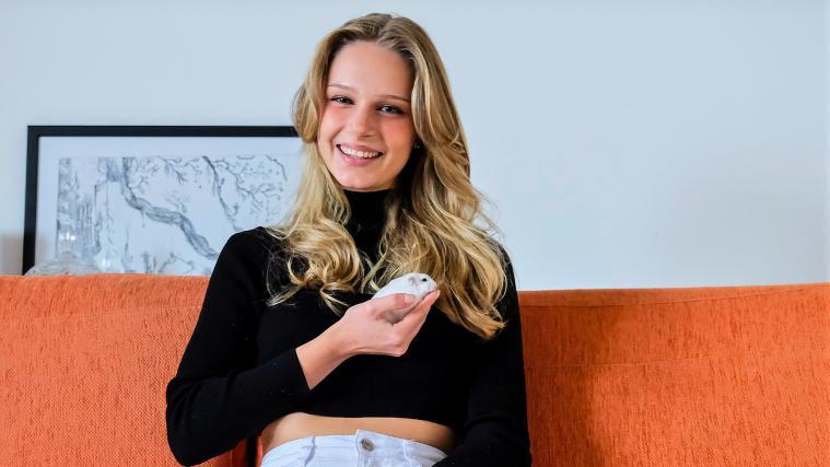 Mit ihm kuschelt Miss Isabel (fast) am liebsten - Panorama | stol.it