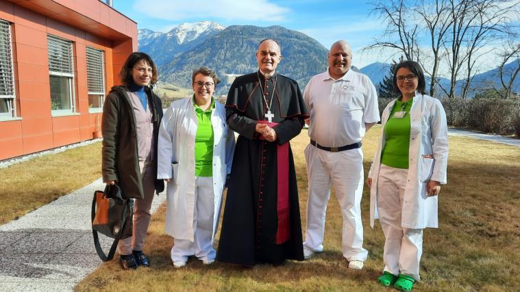 Bischof Muser besucht Krankenhaus Sterzing