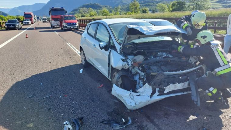 16 Kilometer Stau auf der Autobahn: Bei Neumarkt 5 Autos in Unfall ...